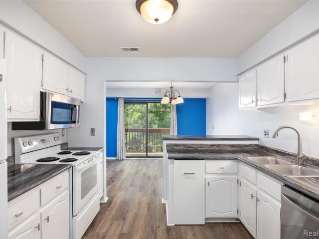 1693 Riverside Drive # 3