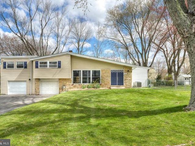 1693 Thayer Dr, Blue Bell, PA 19422