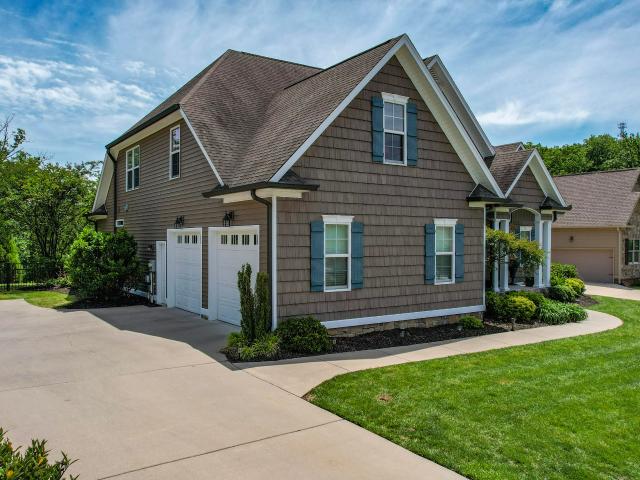 1693 Weston Hills Drive NW