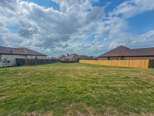 169 Greg Ln, Jarrell, TX 76537