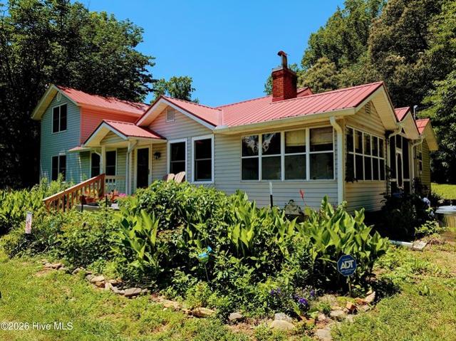 169 E Vineyard Rd, Hayesville, NC 28904