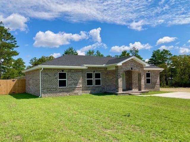 169 E Honeysuckle St, Defuniak Springs, FL 32433