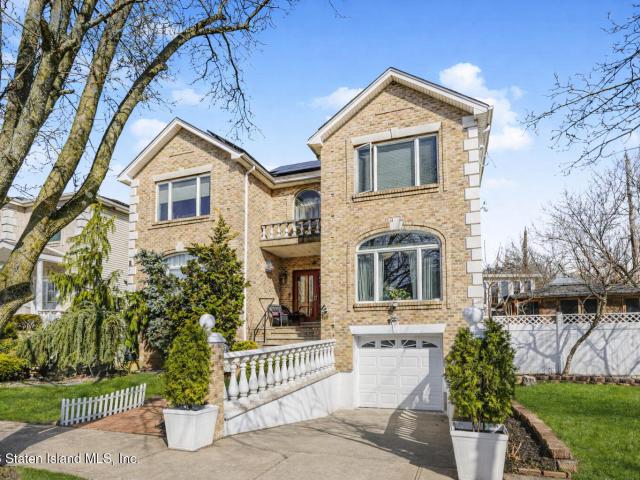 169 Pinewood Avenue