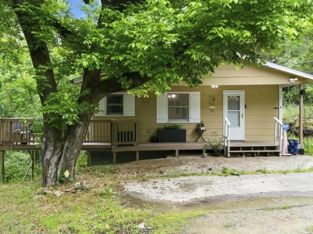 169 Presbyterian St, Hollister, MO 65672