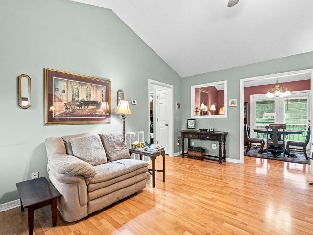 169 W Whitehall Rd