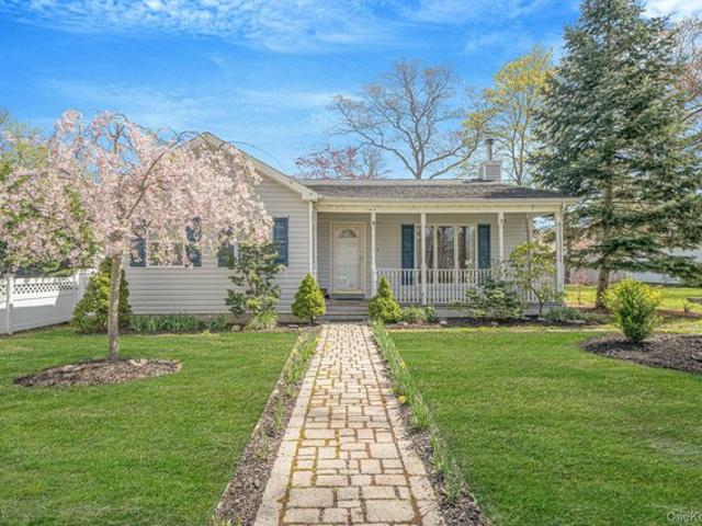 169 Woodland Dr, Mastic Beach, NY 11951
