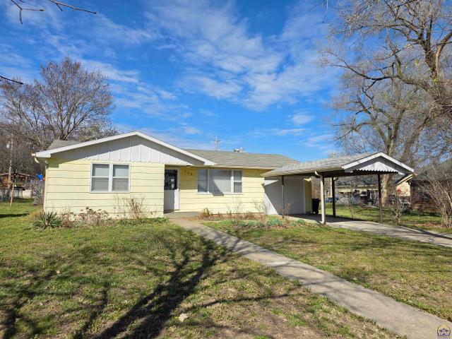 169 Wabaunsee Ave, Harveyville, KS 66431 | MLS #243676