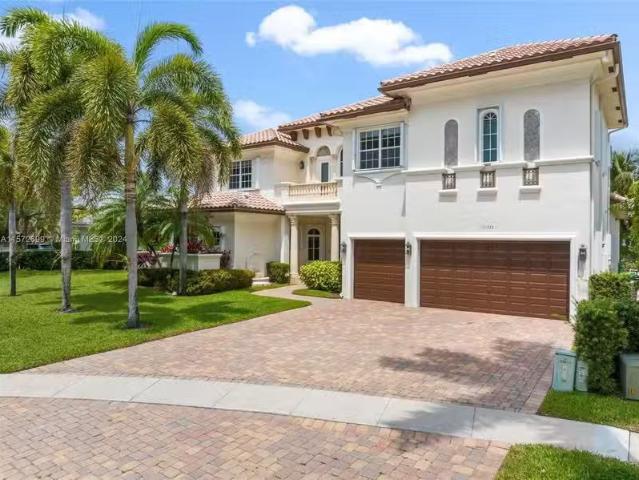 $16,500 6 Bedroom 7.5 Bathroom House In Plantation 10535 Bl.