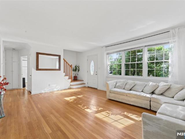 16 03 Radburn Road