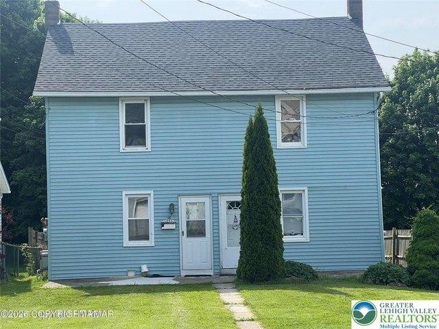 16 18 E Main St, Pen Argyl, PA 18072