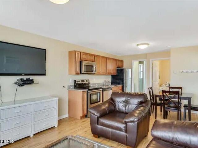 16 18 Inlet Drive Unit 4