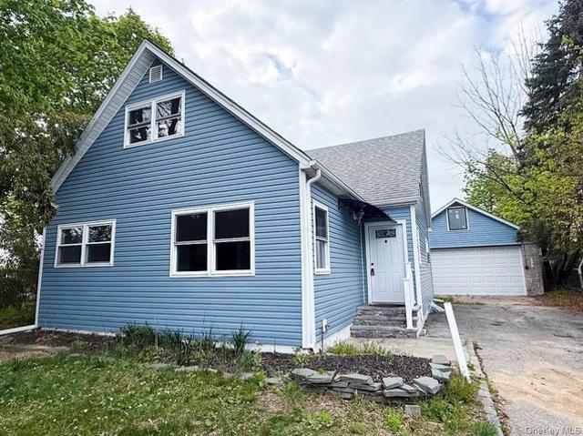 16 1st St, Glenwood Landing, NY 11547