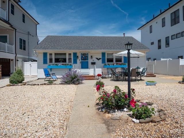16 22nd Ave, Seaside Park, NJ 08752