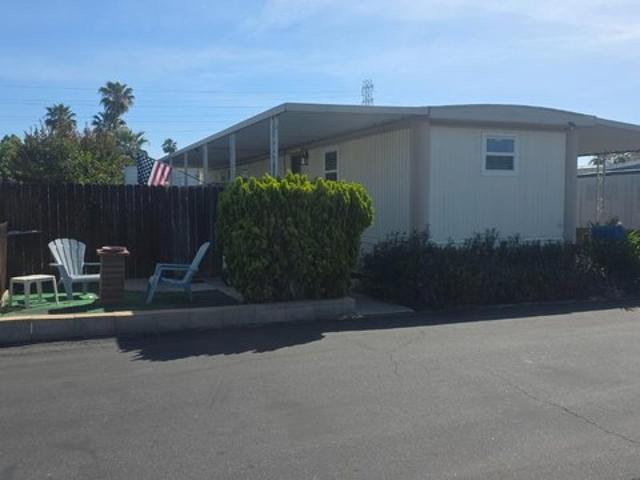 16 Tee Ln, Bakersfield, CA 93308