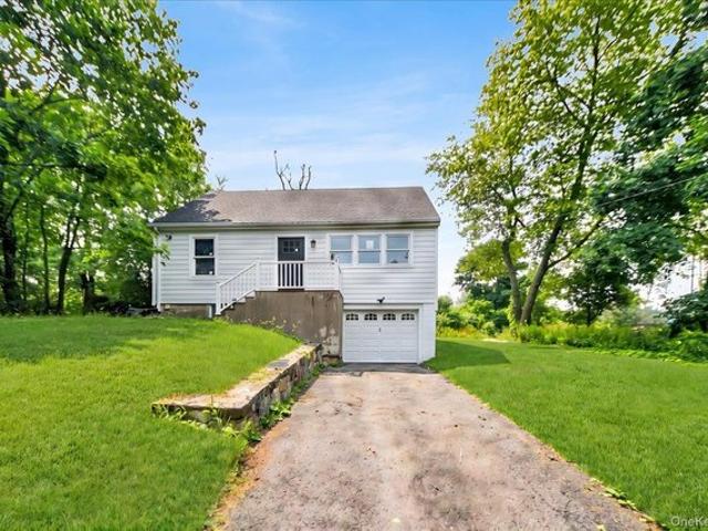 16 Tiger Rd, Hopewell Junction, NY 12533