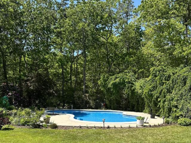 16 Tonys Drive