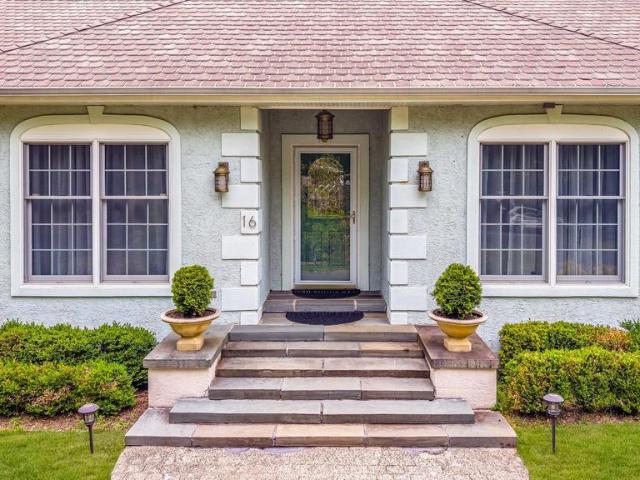 16 Tonys Drive