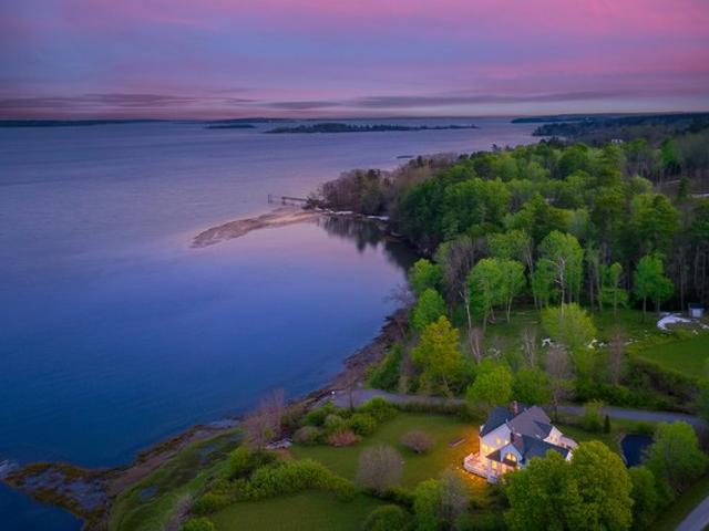 16 Town Landing Rd, Cumberland, ME 04110