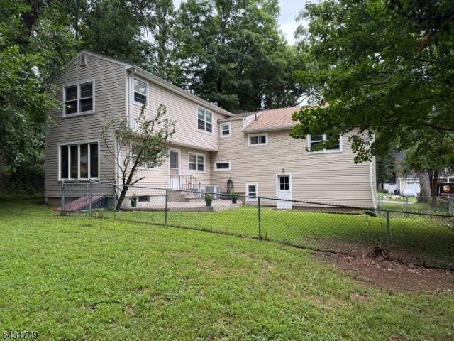 16 Trowbridge Rd