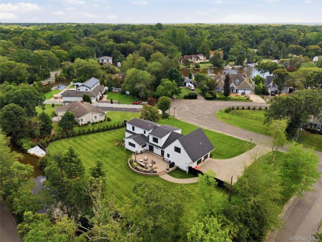 16 Twin River Drive