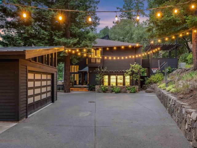 16 Valley View Ln