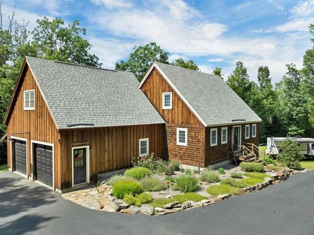 16 Valley View Rd, Hebron, NH 03241