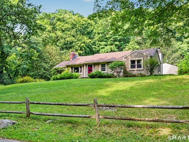 16 Velvet St, Trumbull, CT 06611