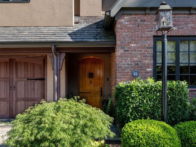 16 Village Oak Drive