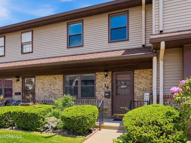 16 Village Green Way