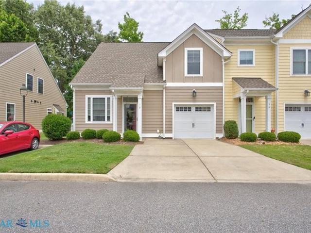 16 Village Park Ln, Poquoson, VA 23662