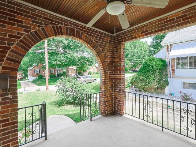 16 W Crittenden Avenue
