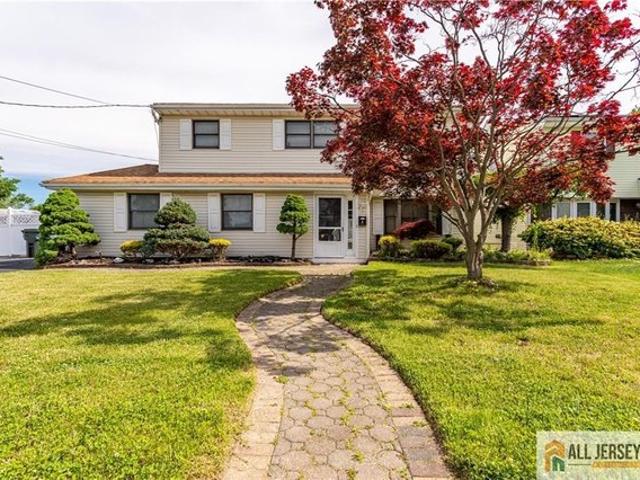 16 W Susan St, Hazlet, NJ 07730