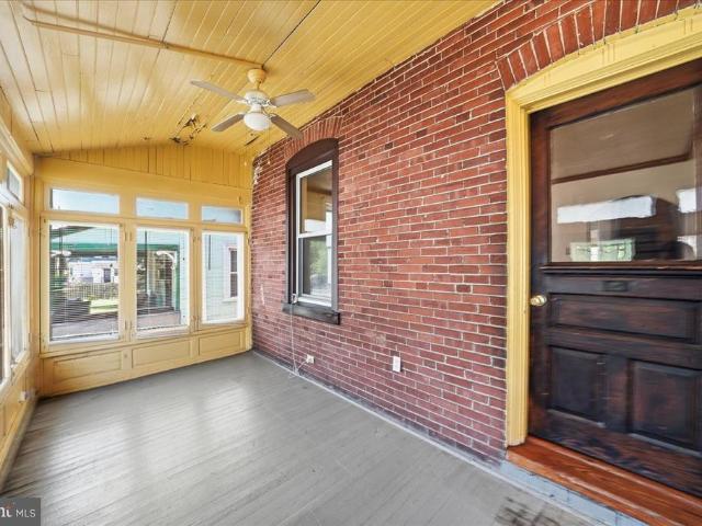 16 W Spring Avenue