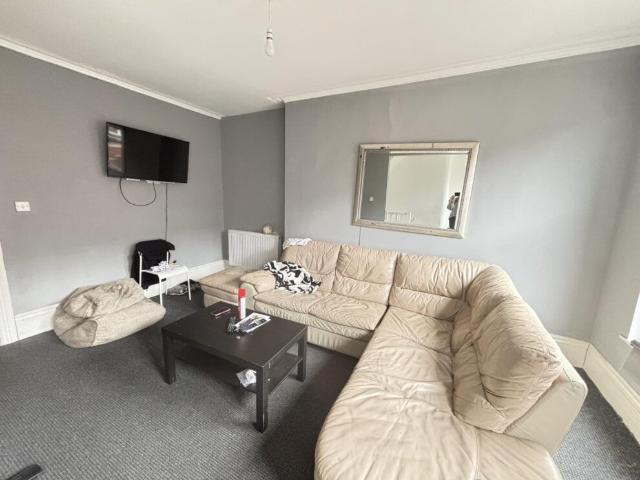 16 Walmsley Road, Leeds, LS6 1NG
