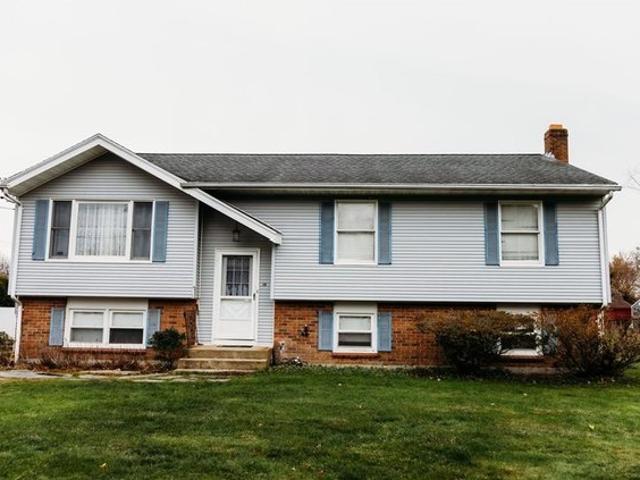 16 Ward Ave, Middletown, RI 02842