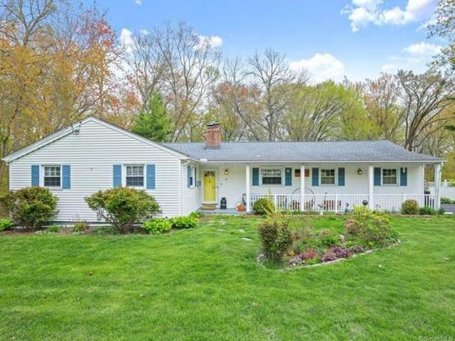 16 Wellsweep Rd, Branford, CT 06405