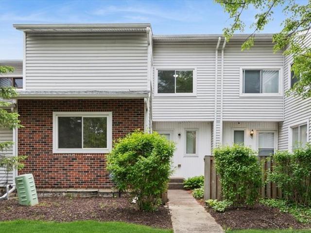 16 Wintergreen Ct, Woodridge, IL 60517