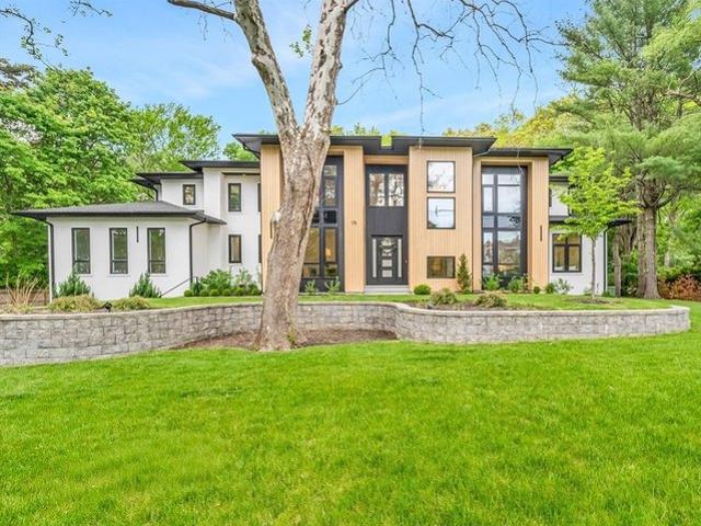 16 Winchester Dr, Lexington, MA 02420