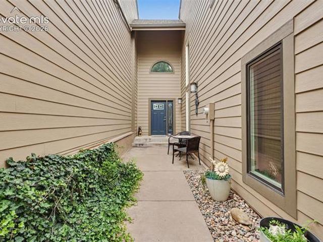 16 Woodbridge Drive