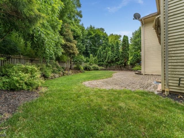 16 Woodland Ter