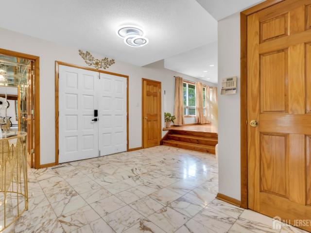 16 Woodmere Road