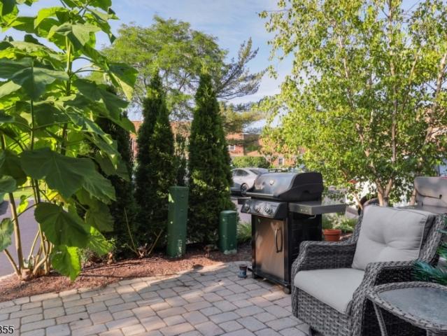 16 Yarmouth Ct