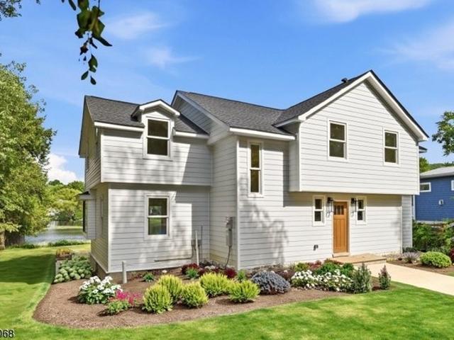 16 Yearling Trl, West Milford, NJ 07421