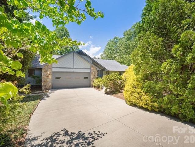 16 Zachary Ridge Rd, Asheville, NC 28804