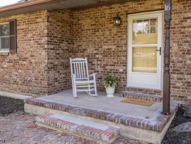 16 Abrams Rd