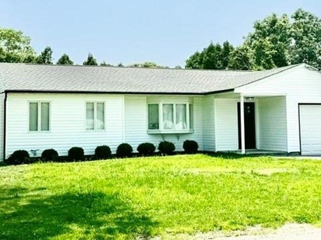 16 Adobe Dr, Shirley, NY 11967