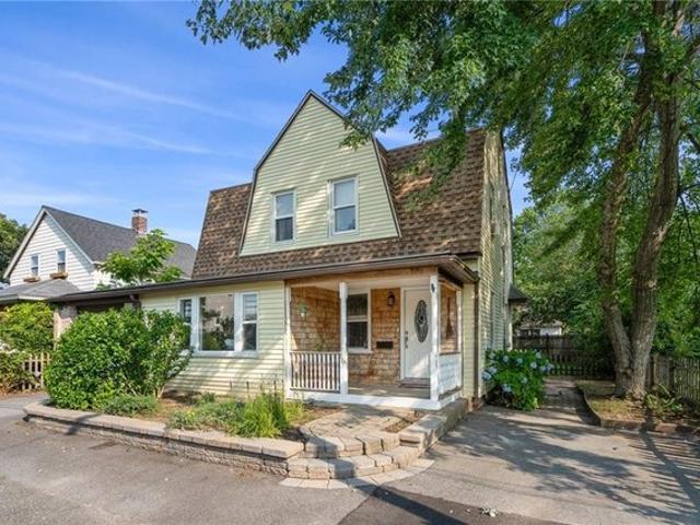 16 Allard St, Warwick, RI 02889