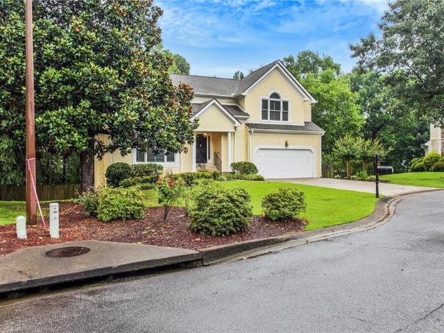 16 Ancient Oak Court NE