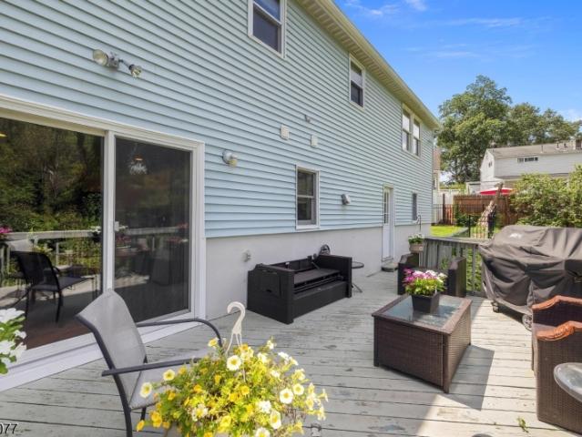 16 Argus St