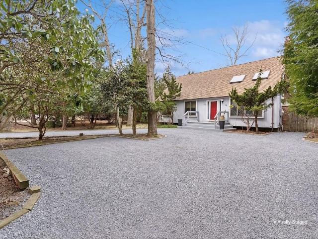 16 Argyle Ln, East Hampton, NY 11937 | Compass